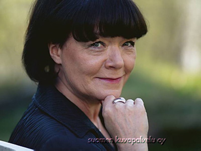 Outi Pakkanen kasvattaa jännitystä ja yllättää | Amusa.fi