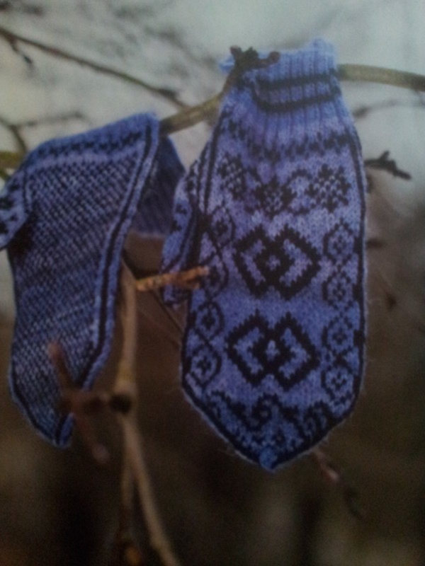 Sukupolvien silmukat – Karjalan kintaat kansissa | Amusa.fi